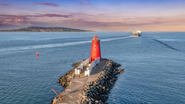 Poolbeg Lighthouse | Ireland.com
